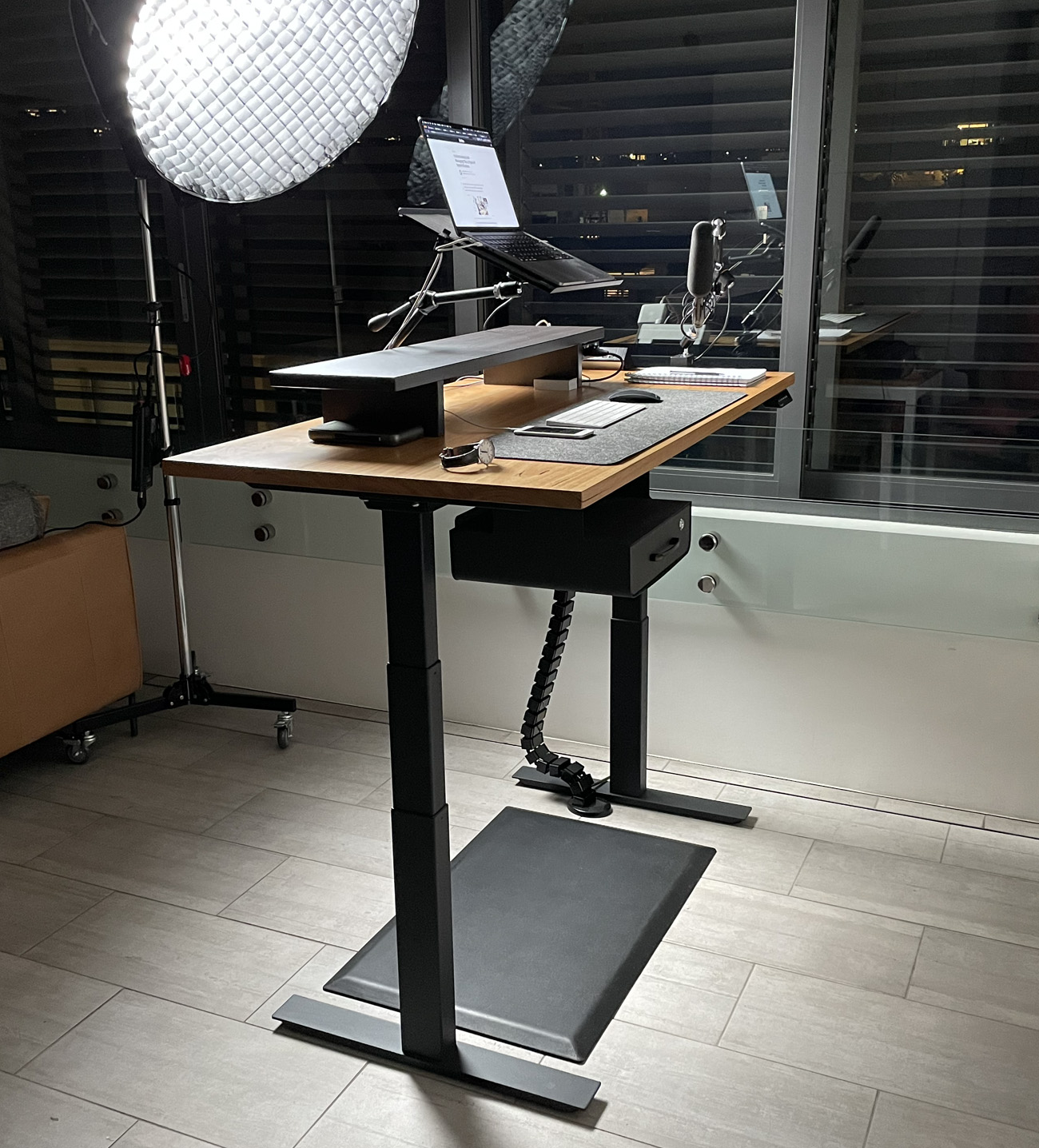 The 10 Best Standing Desks in Australia For 2022 [Compared & Reviewed]